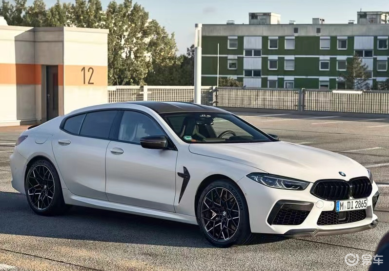 最强D级车，西装暴徒选手，全新宝马M8官图发布_易车