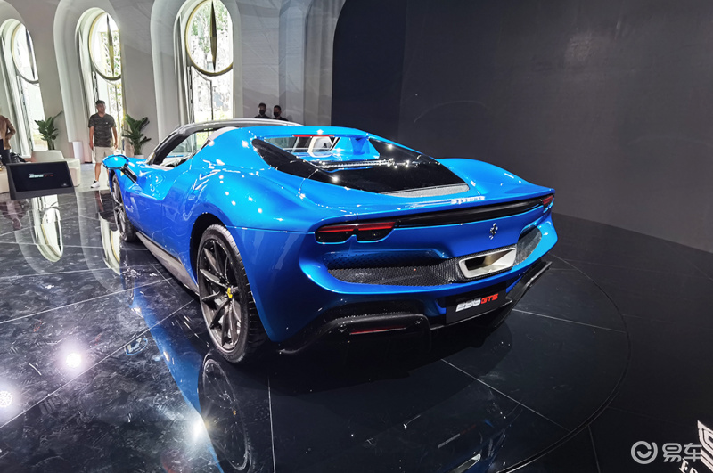 零百加速仅需2.9秒！实拍法拉利296 GTS_易车