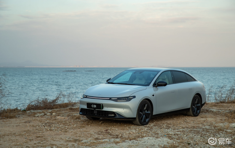 一名职业女律师的选车攻略，你们以为的女车主与C01的故事_易车