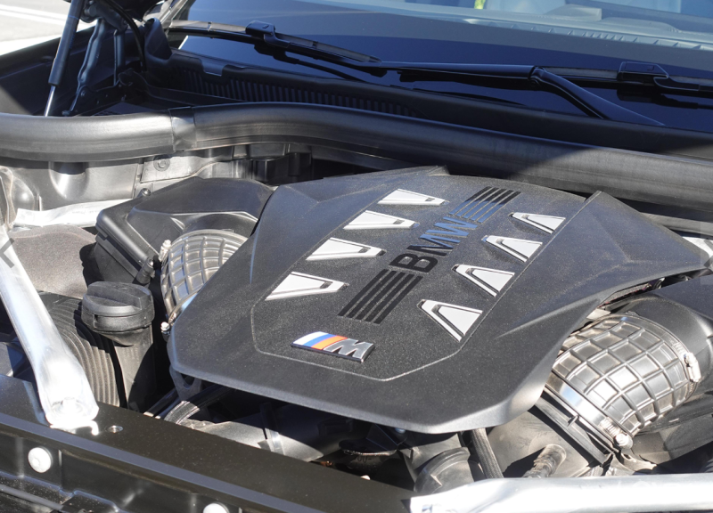 新款宝马X7 M60i曝光了，搭载4.4T，4.7秒破百_易车