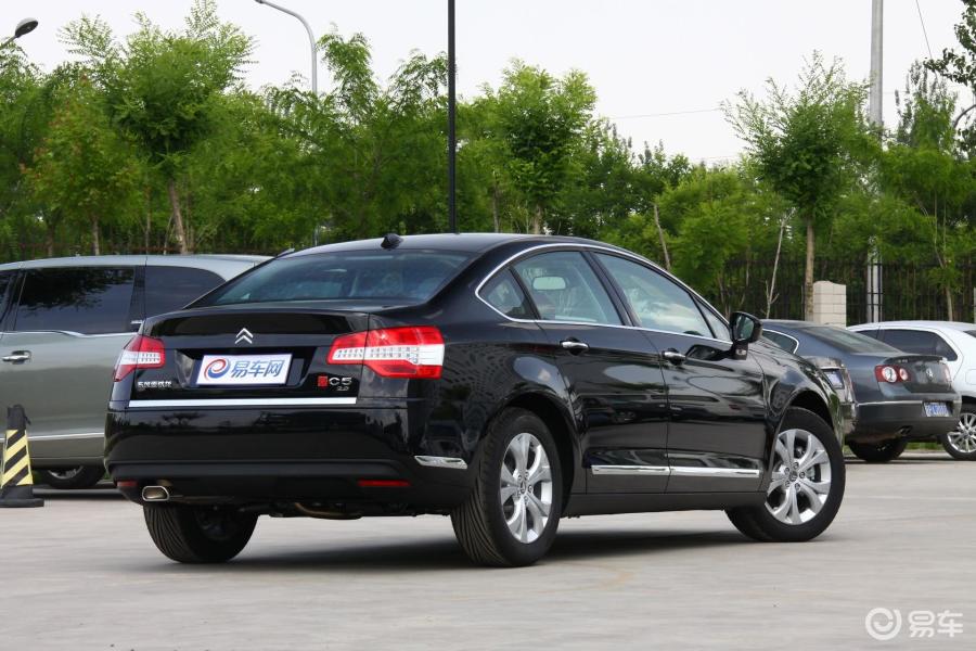 【雪铁龙C52012款2.3L 自动 尊贵型 20周年纪念版侧后45度车头向右水平汽车图片-汽车图片大全】-易车