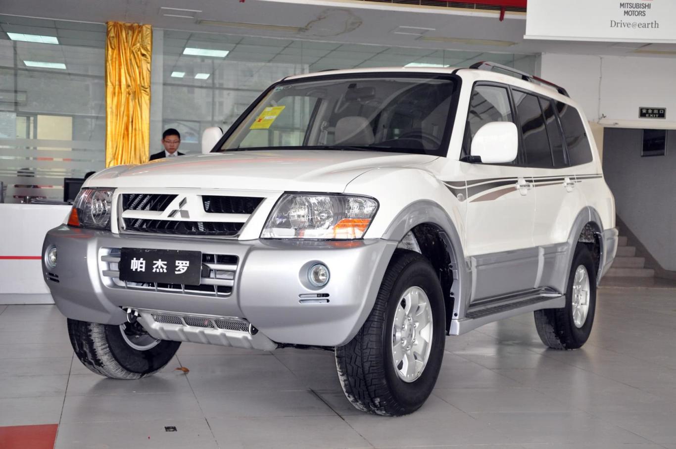 【帕杰罗V73 3.0 GLX AT侧前45度车头向左水平图片-汽车图片大全】-易车