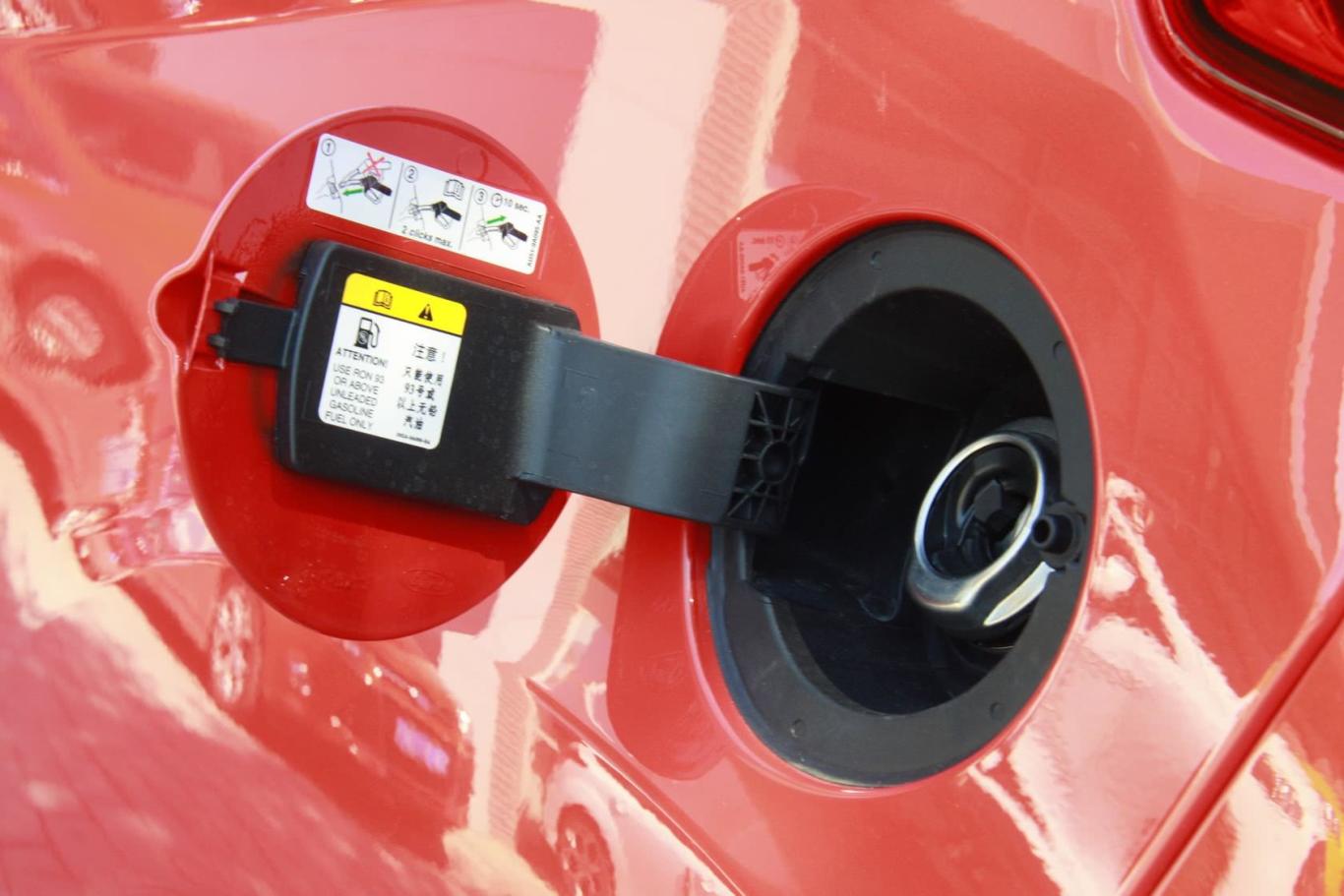 【嘉年华(进口)ST 1.6T 手动油箱盖图片-汽车图片大全】-易车