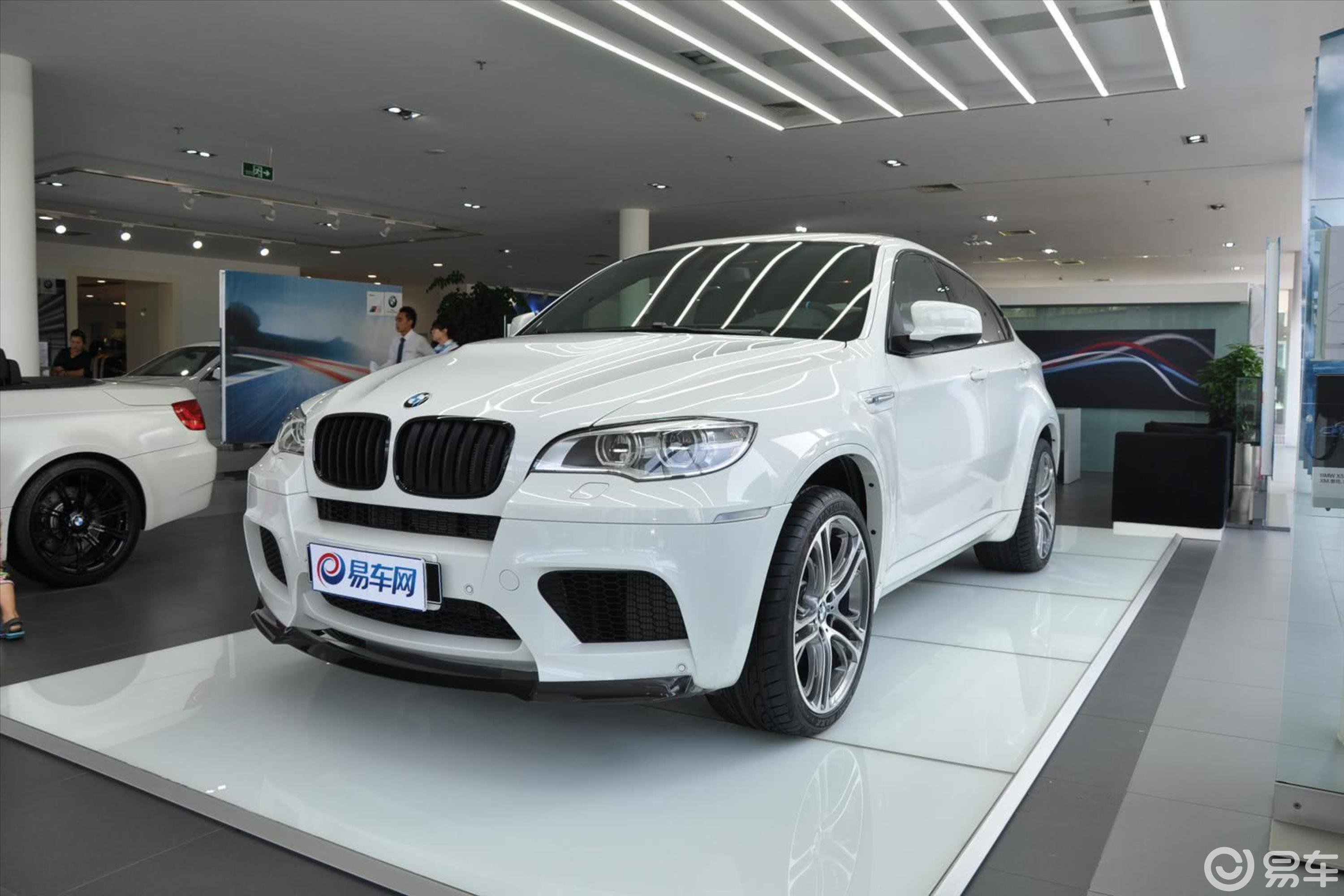 【宝马X6 M4.4L V8侧前45度车头向左水平图片-汽车图片大全】-易车