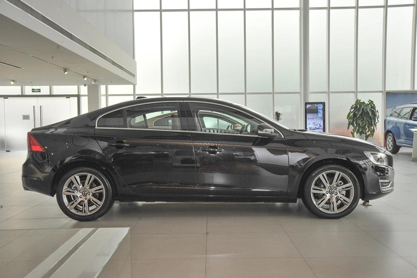 【沃尔沃S602.0T 手自一体 T5 智越版正侧车头向右水平图片-汽车图片大全】-易车