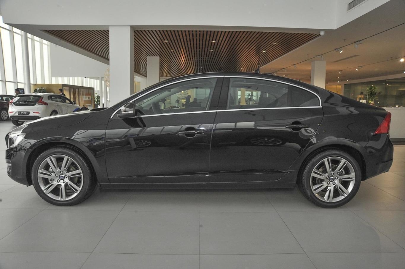 【沃尔沃S602.0T 手自一体 T5 智越版正侧车头向左水平图片-汽车图片大全】-易车