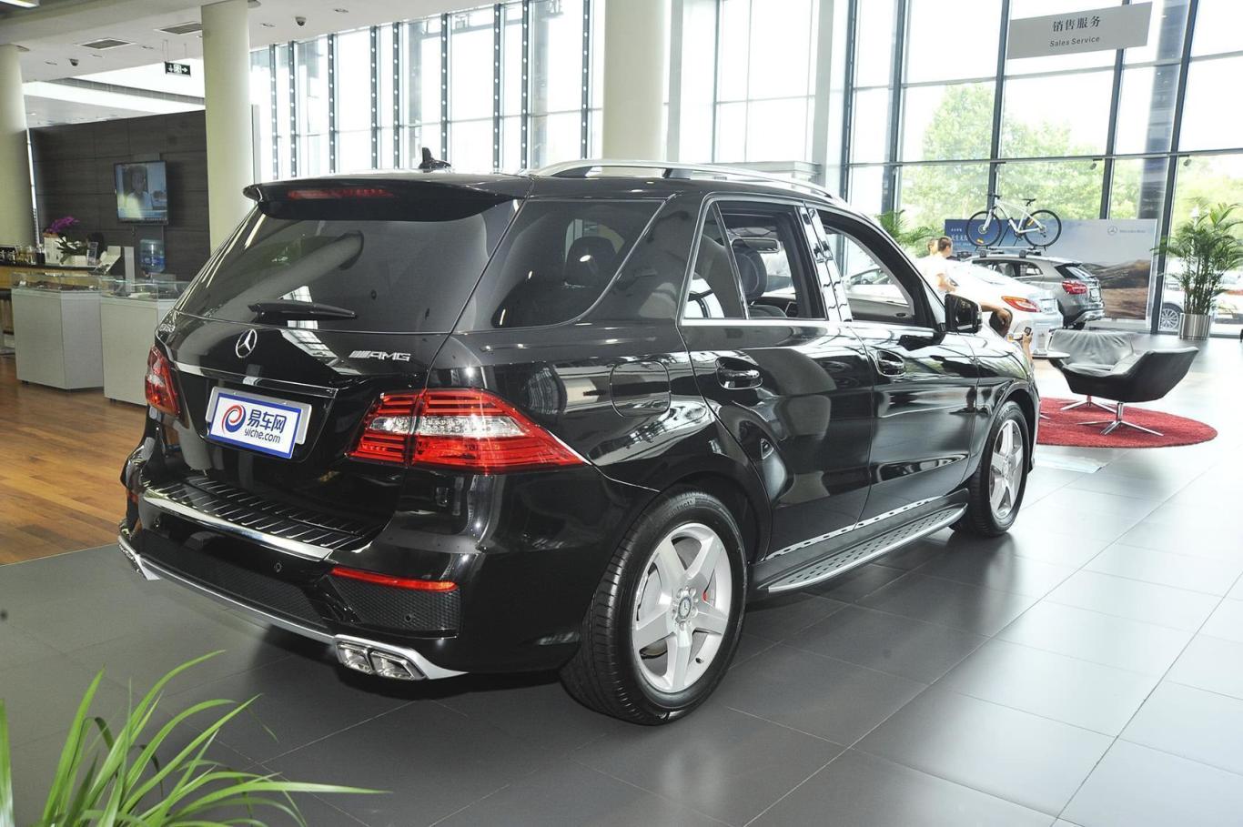 【奔驰M级ML400 4MATIC 豪华型侧后45度车头向右水平图片-汽车图片大全】-易车