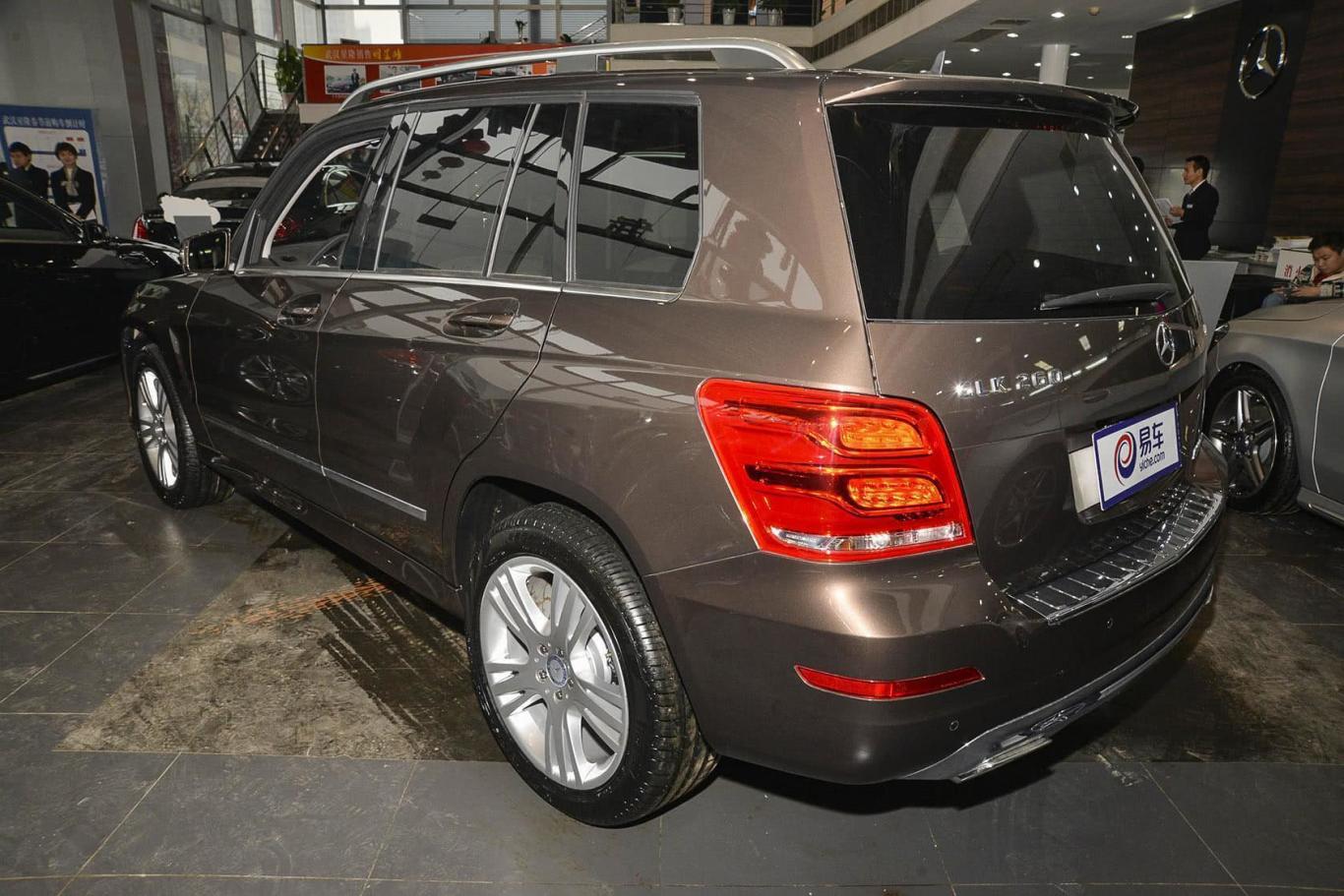 【奔驰GLK级GLK 260 2.0T 自动 动感型 极致版侧后45度车头向左水平图片-汽车图片大全】-易车
