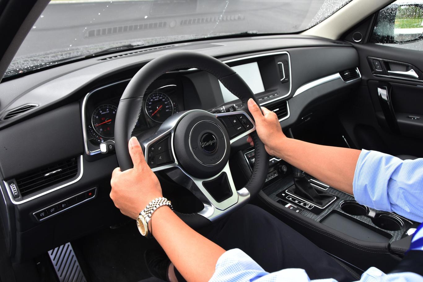 【众泰T600 Coupe1.8T 双离合 尊贵版内饰图片-汽车图片大全】-易车