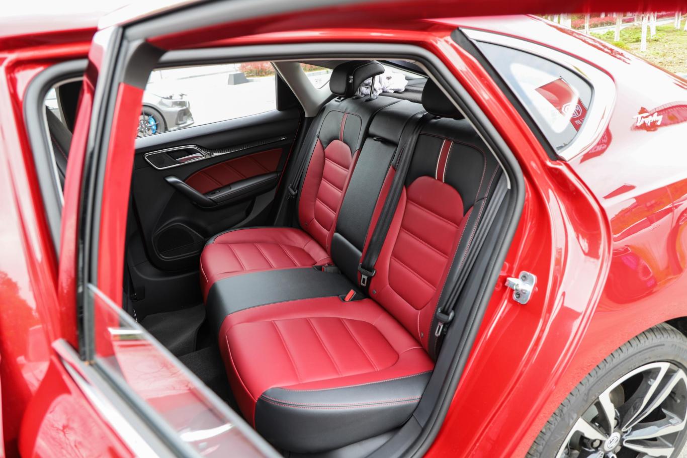 【MG620T 双离合 Trophy 超级运动互联网版 国Ⅴ空间图片-汽车图片大全】-易车