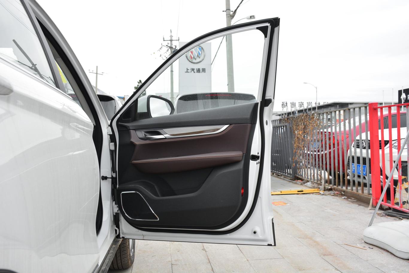 【汉腾X51.5T CVT 贺岁版 国V副驾侧前车门图片-汽车图片大全】-易车