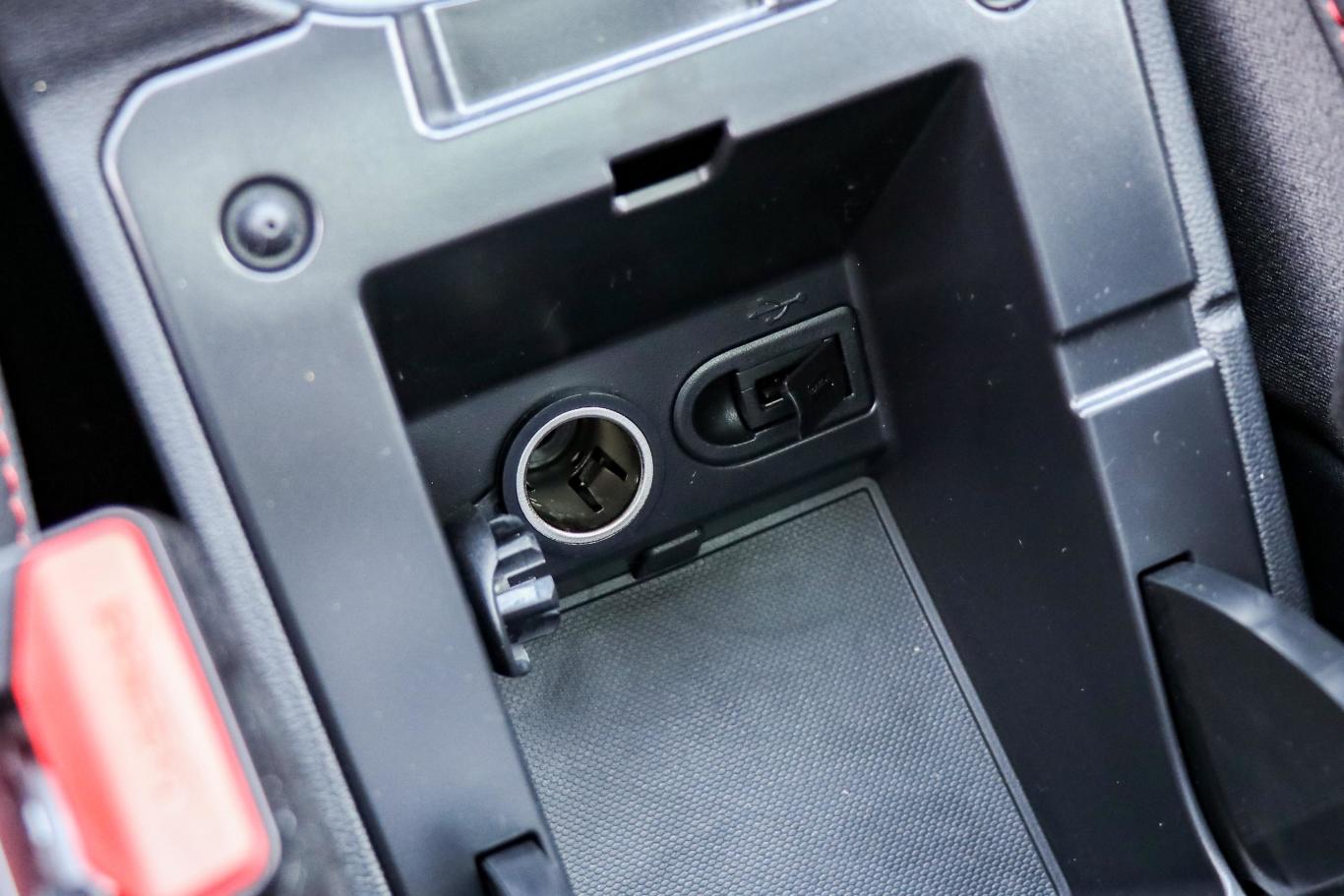 【哈弗H2s红标 1.5T 双离合 精英版内饰图片-汽车图片大全】-易车