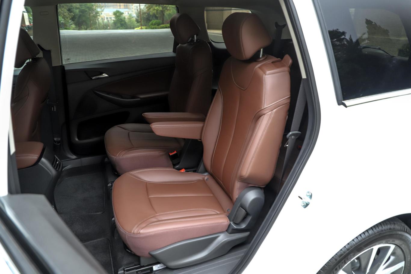 【别克GL618T 互联尊贵版 6座 国V空间图片-汽车图片大全】-易车