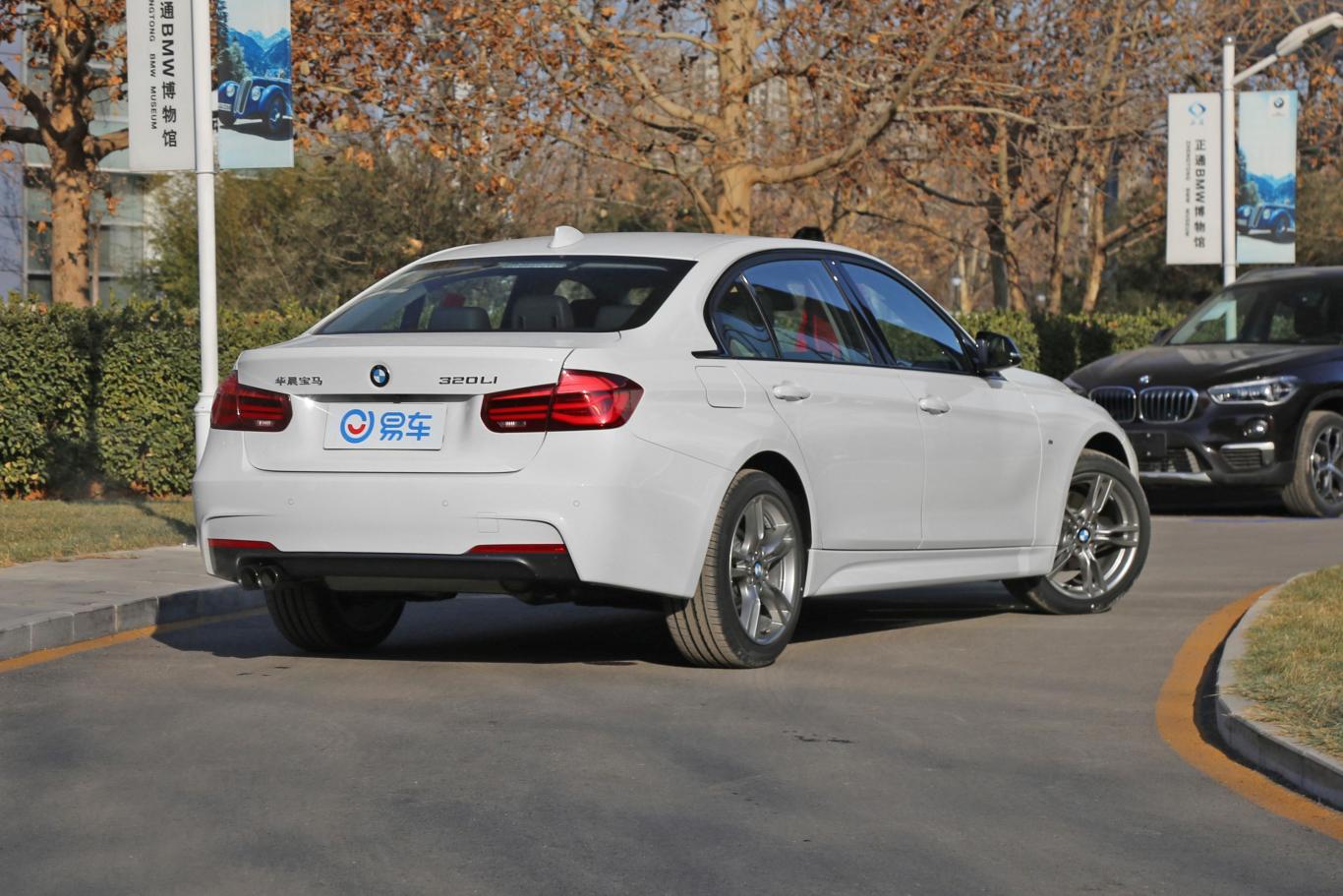 【宝马3系320Li M运动曜夜版侧后45度车头向右水平图片-汽车图片大全】-易车