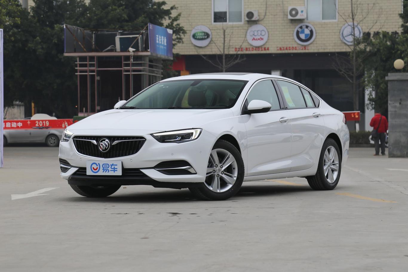 【君威20T 豪华版 国V侧前45度车头向左水平图片-汽车图片大全】-易车