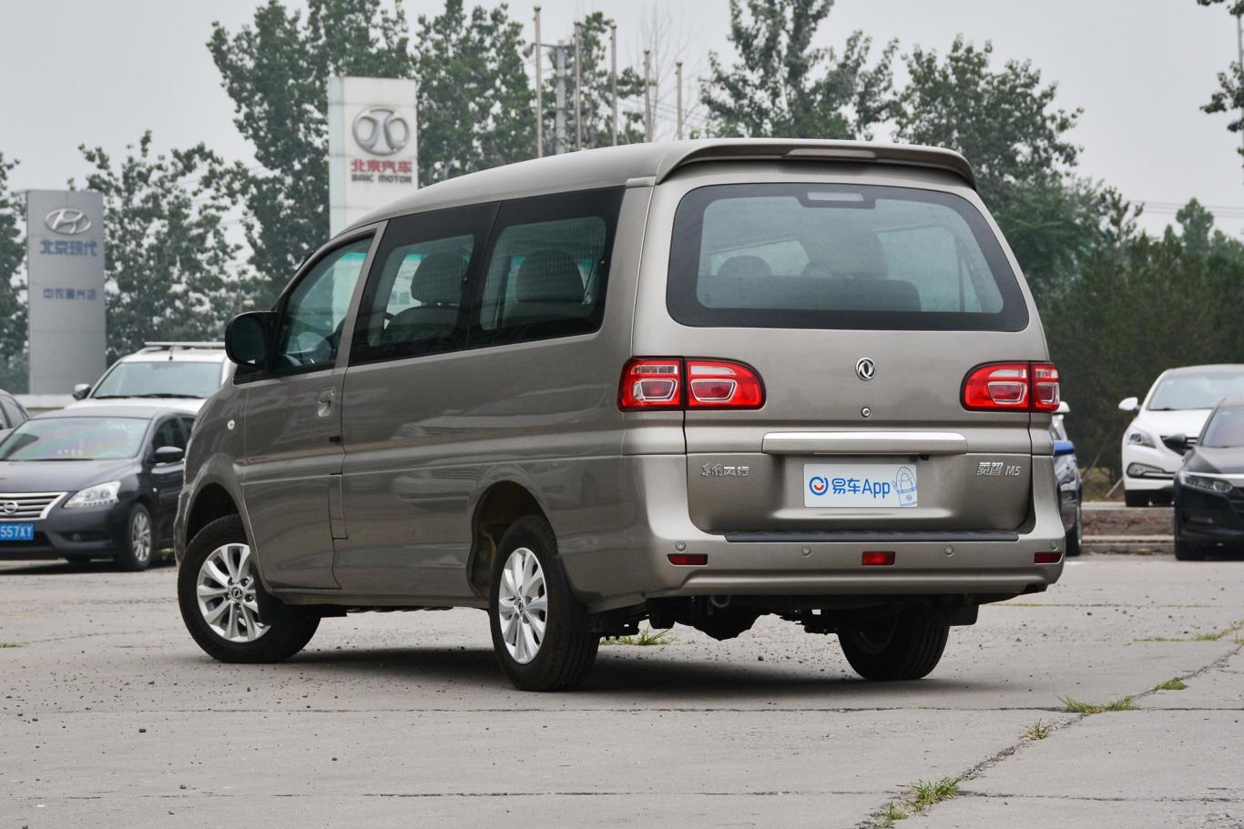 【菱智M5L 1.6L 手动 豪华型 7座 国VI侧后45度车头向左水平图片-汽车图片大全】-易车