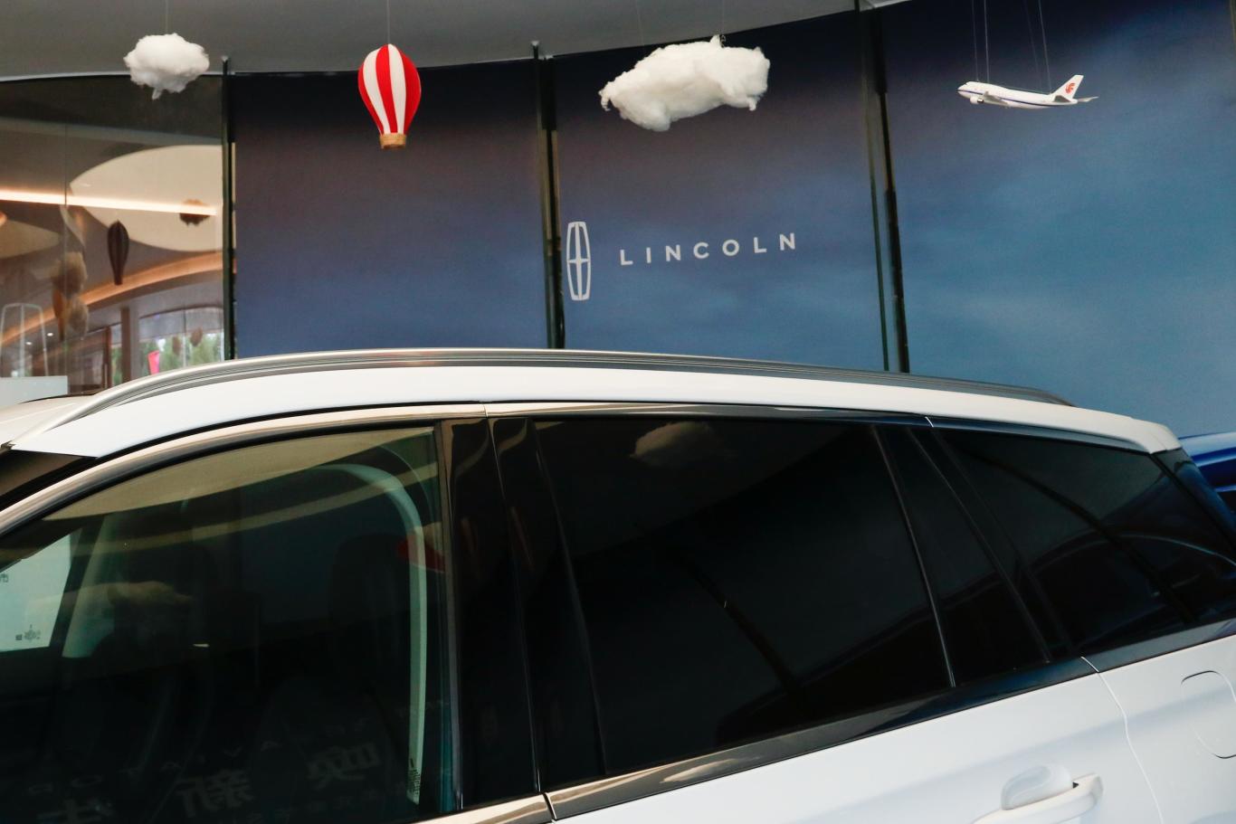 【飞行家 插电混动(进口)3.0T V6 四驱 高性能版外观图片-汽车图片大全】-易车