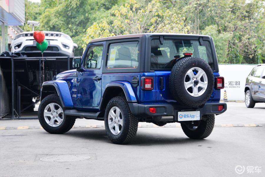 【牧马人2019款2.0T Sahara两门版 国V侧后45度车头向左水平汽车图片-汽车图片大全】-易车