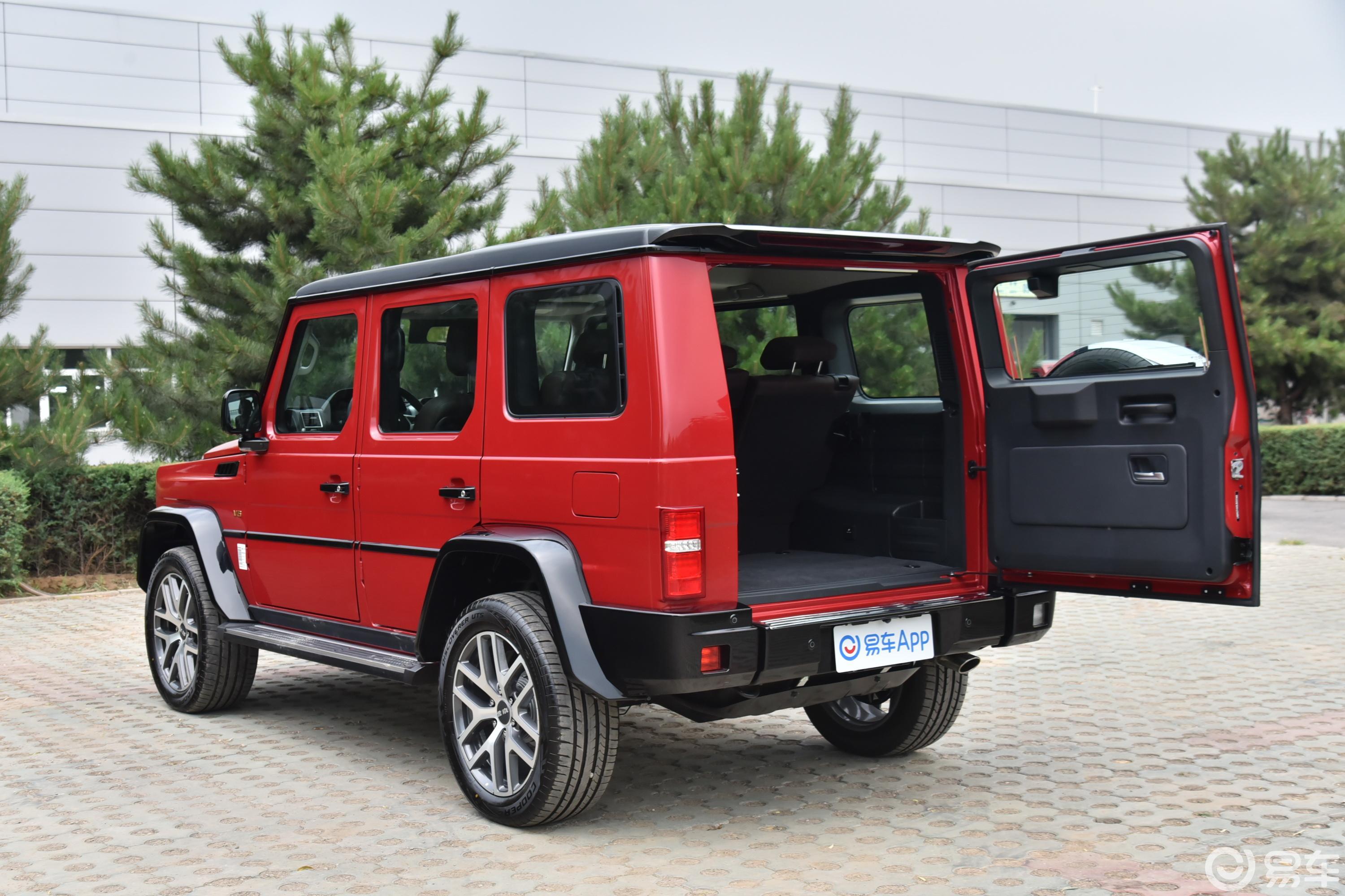 【北京BJ803.0T 至尊版后备厢开启45度侧拍图片-汽车图片大全】-易车