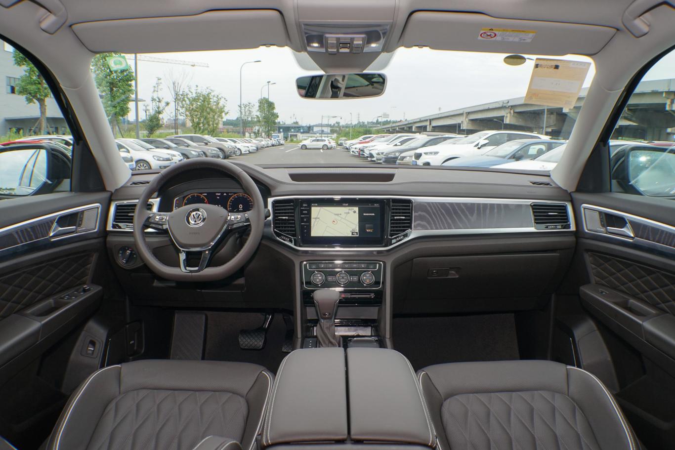 【途昂改款 530 V6 四驱 尊崇旗舰版内饰全景正拍图片-汽车图片大全】-易车