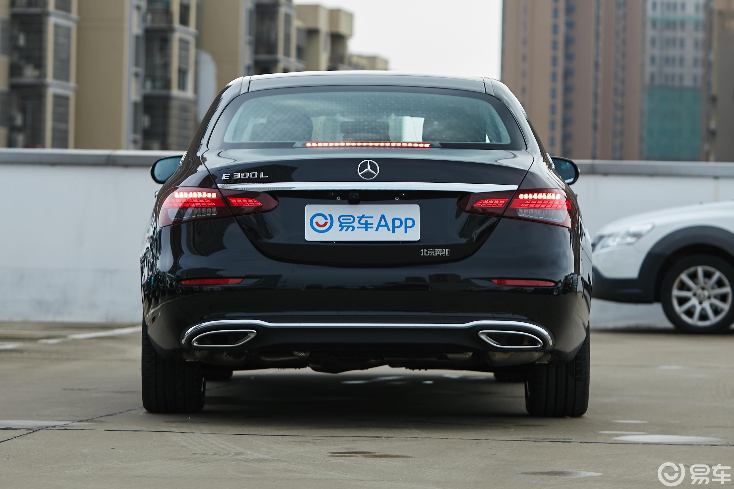 【奔驰E级E 300 L 豪华型正后水平图片-汽车图片大全】-易车