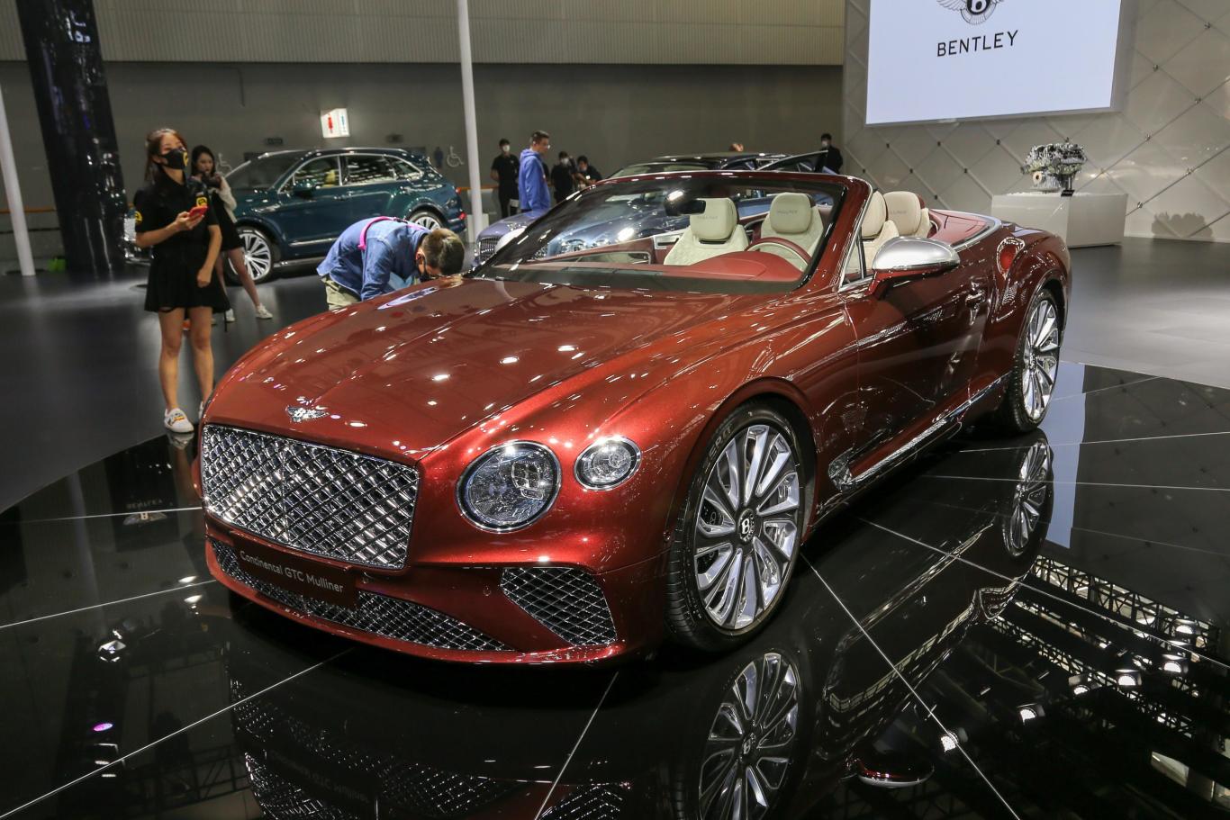 【欧陆GT 6.0T W12 Mulliner 敞篷版侧前45度车头向左水平图片-汽车图片大全】-易车