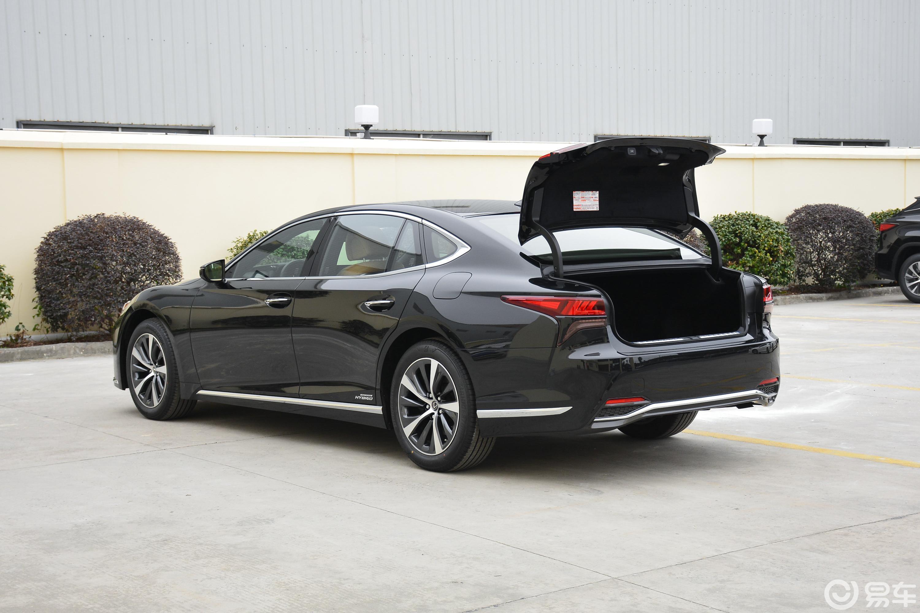 【雷克萨斯LS500h 臻越版后备厢开启45度侧拍图片-汽车图片大全】-易车