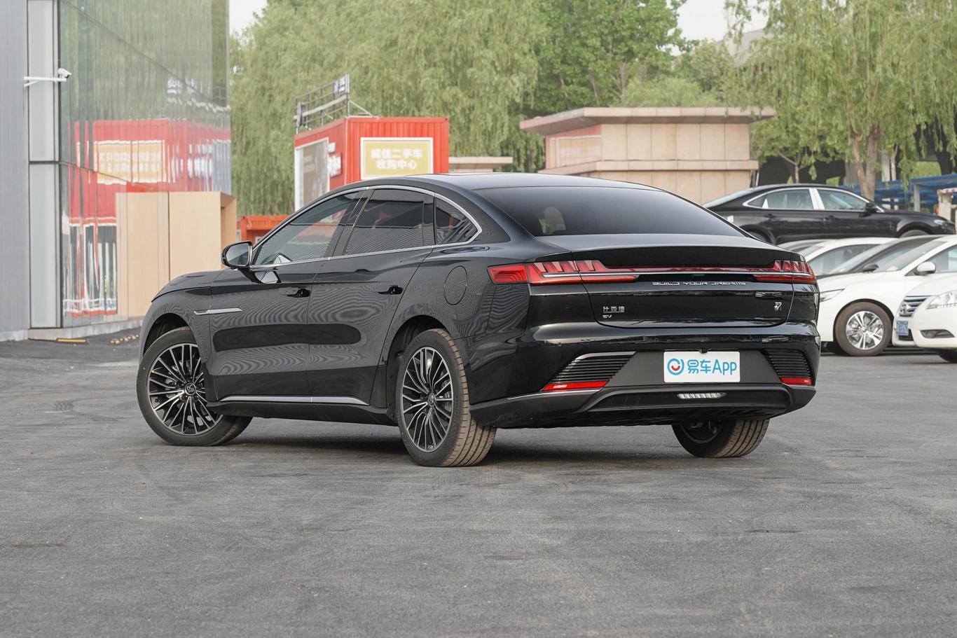 【汉EV 605km 两驱超长续航版豪华型侧后45度车头向左水平图片-汽车图片大全】-易车