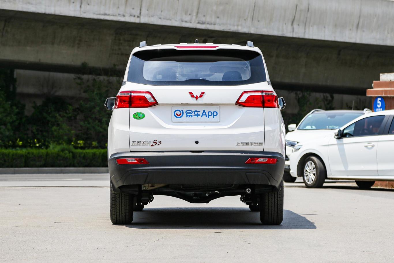 【五菱宏光S31.5T 手动 标准型 国VI正后水平图片-汽车图片大全】-易车