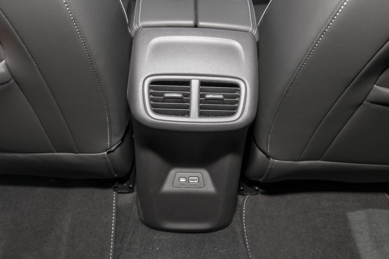 【昂科威昂科威Plus 652T 两驱豪华型 7座空间图片-汽车图片大全】-易车