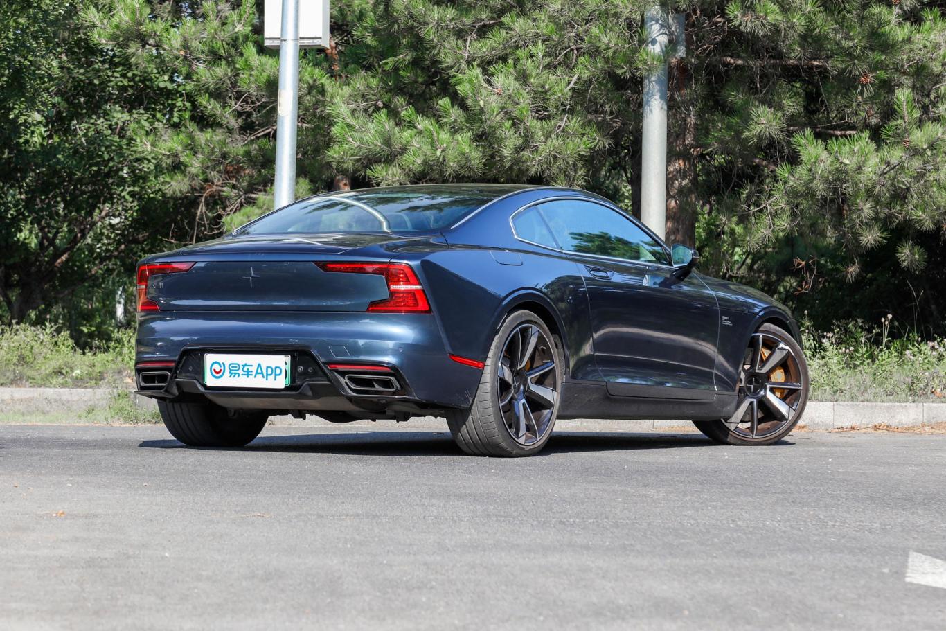 【Polestar 12.0T 135km 标准型侧后45度车头向右水平图片-汽车图片大全】-易车