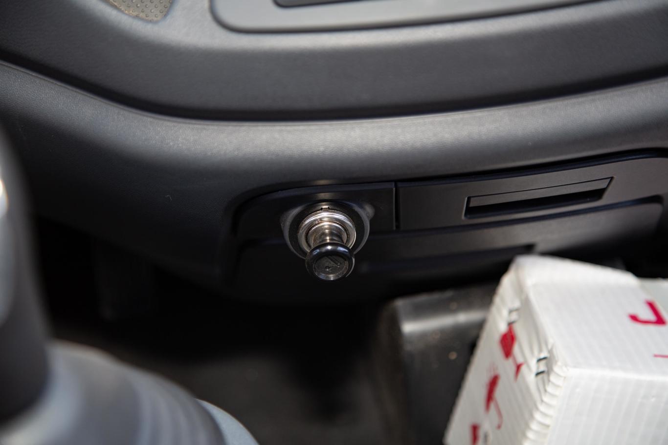 【康铃J3J3安徽全柴 2.3L 88马力 2800轴距 排半栏板轻卡 国V内饰图片-汽车图片大全】-易车