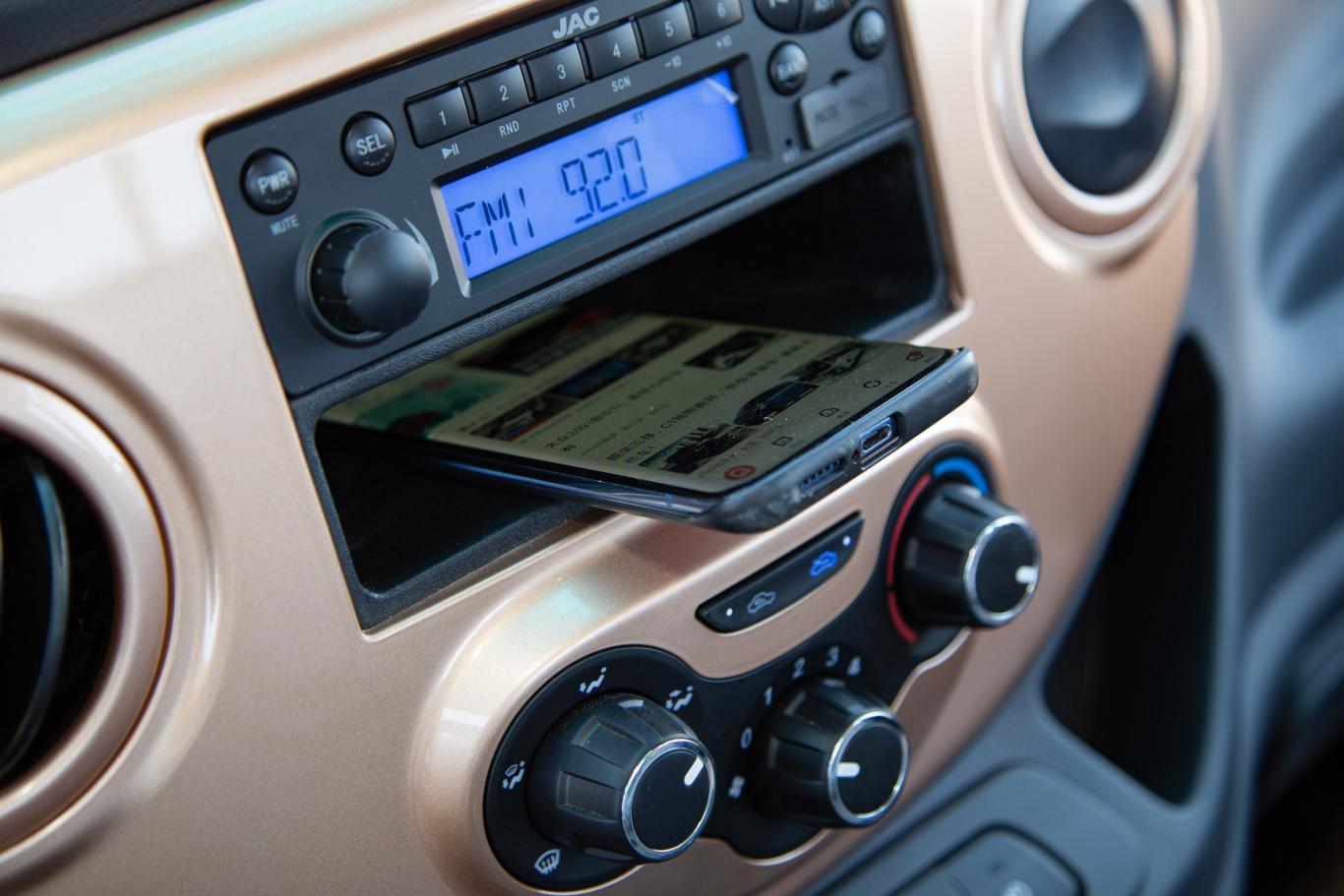 【康铃J3J3安徽全柴 2.3L 88马力 2800轴距 排半栏板轻卡 国V内饰图片-汽车图片大全】-易车