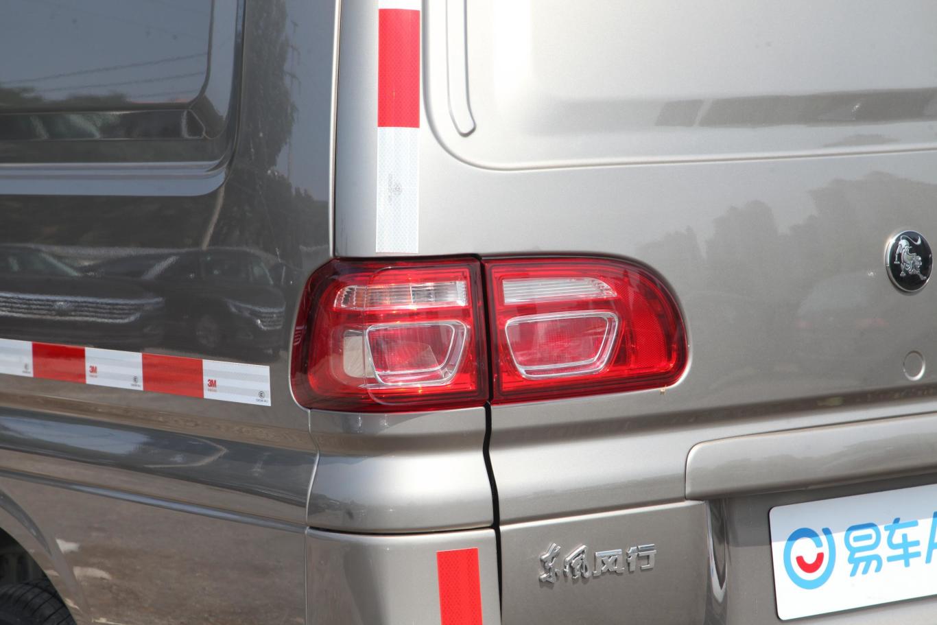 【菱智V3 1.6L 封闭货车基本型 2座尾灯侧45度俯拍图片-汽车图片大全】-易车