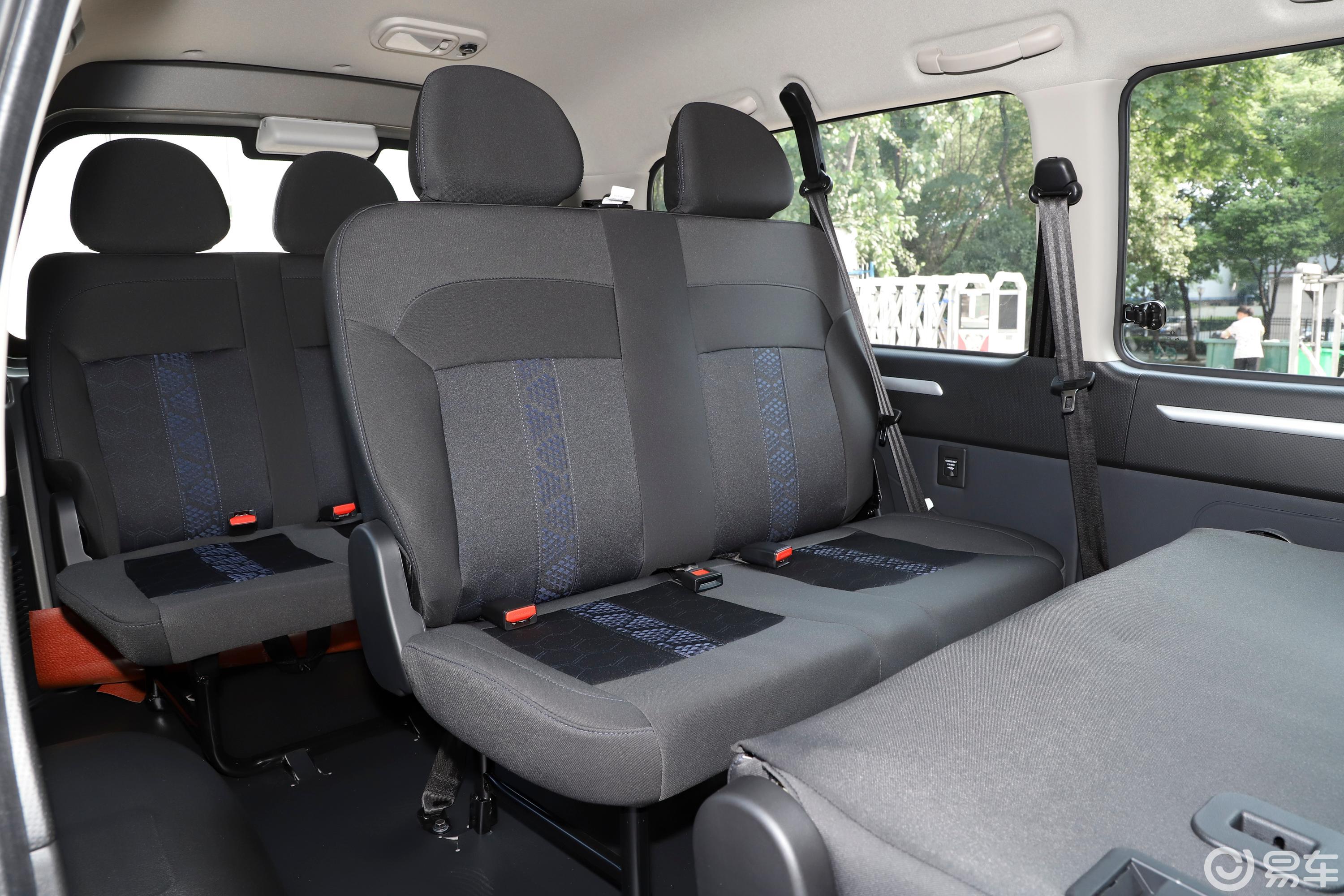 【菱智M5L 1.6L 奋斗基本型 9座后排空间图片-汽车图片大全】-易车