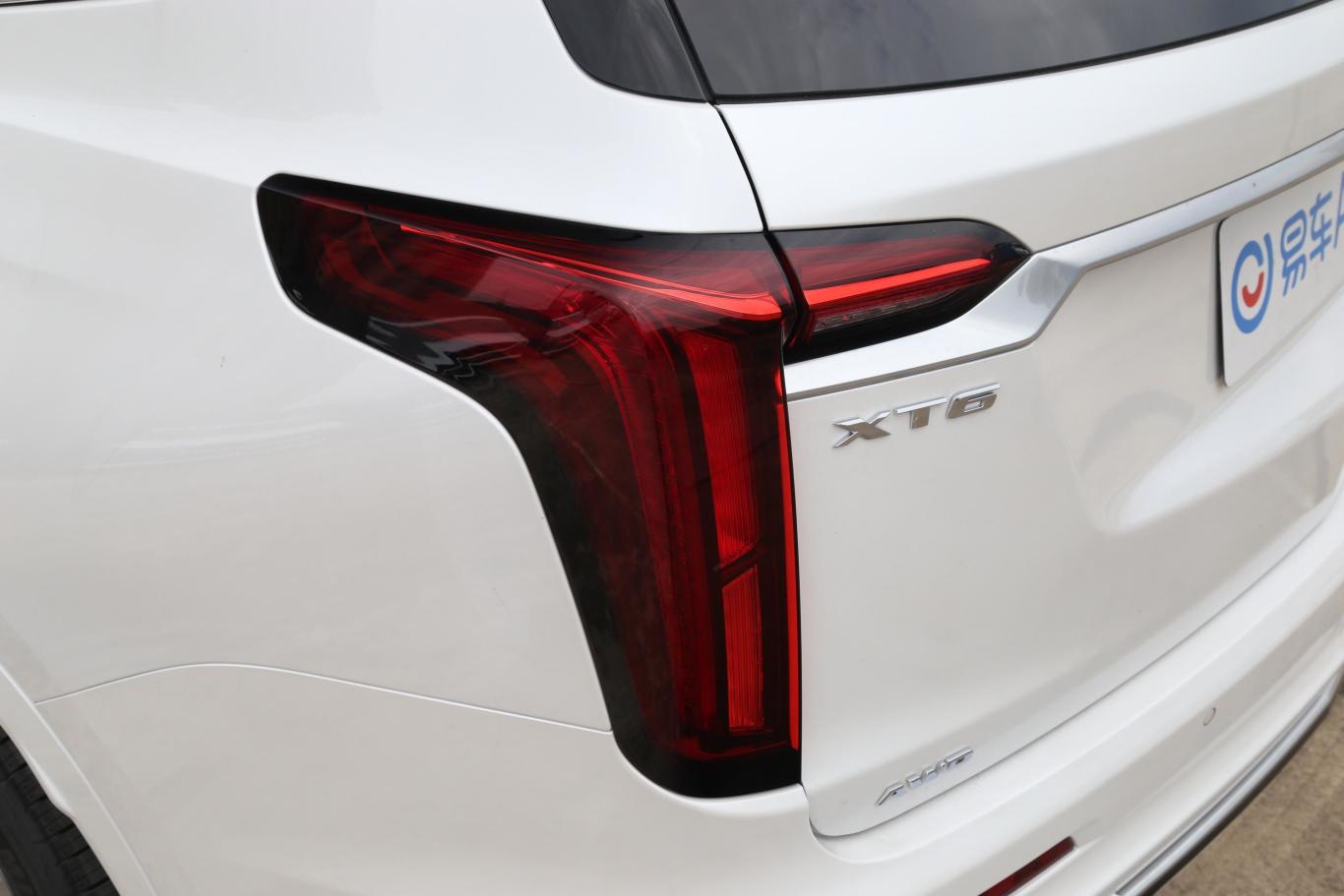 【凯迪拉克XT6轻混 2.0T 四驱豪华型 7座尾灯侧45度俯拍图片-汽车图片大全】-易车
