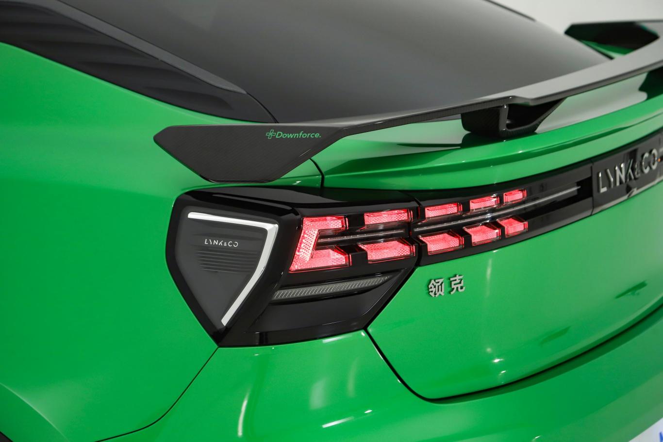 【领克0505+ 2.0T 四驱性能套装尾灯侧45度俯拍图片-汽车图片大全】-易车