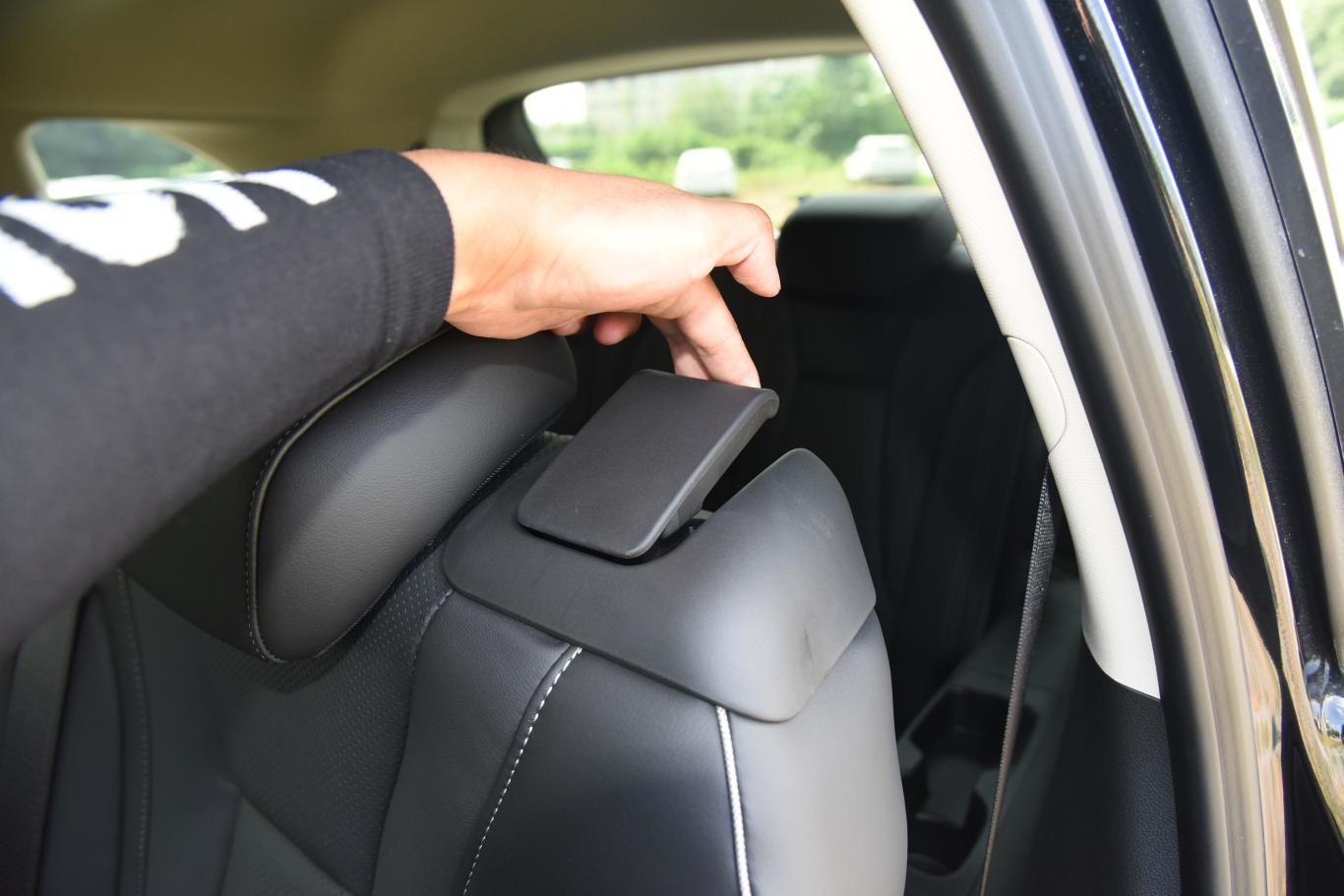 【昂科威昂科威Plus 652T 四驱豪华型 7座空间图片-汽车图片大全】-易车