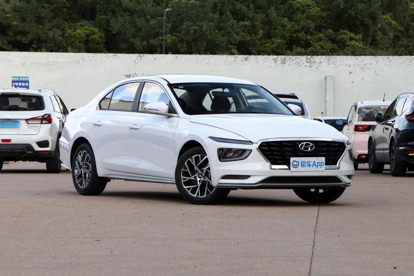 【名图1.8L CVT 领先版GLS侧前45度车头向右水平图片-汽车图片大全】-易车