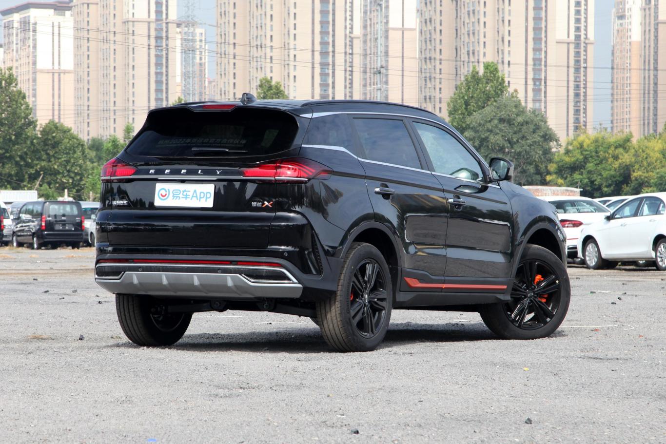 【博越博越X 1.8TD 双离合 两驱 智尊型侧后45度车头向右水平图片-汽车图片大全】-易车