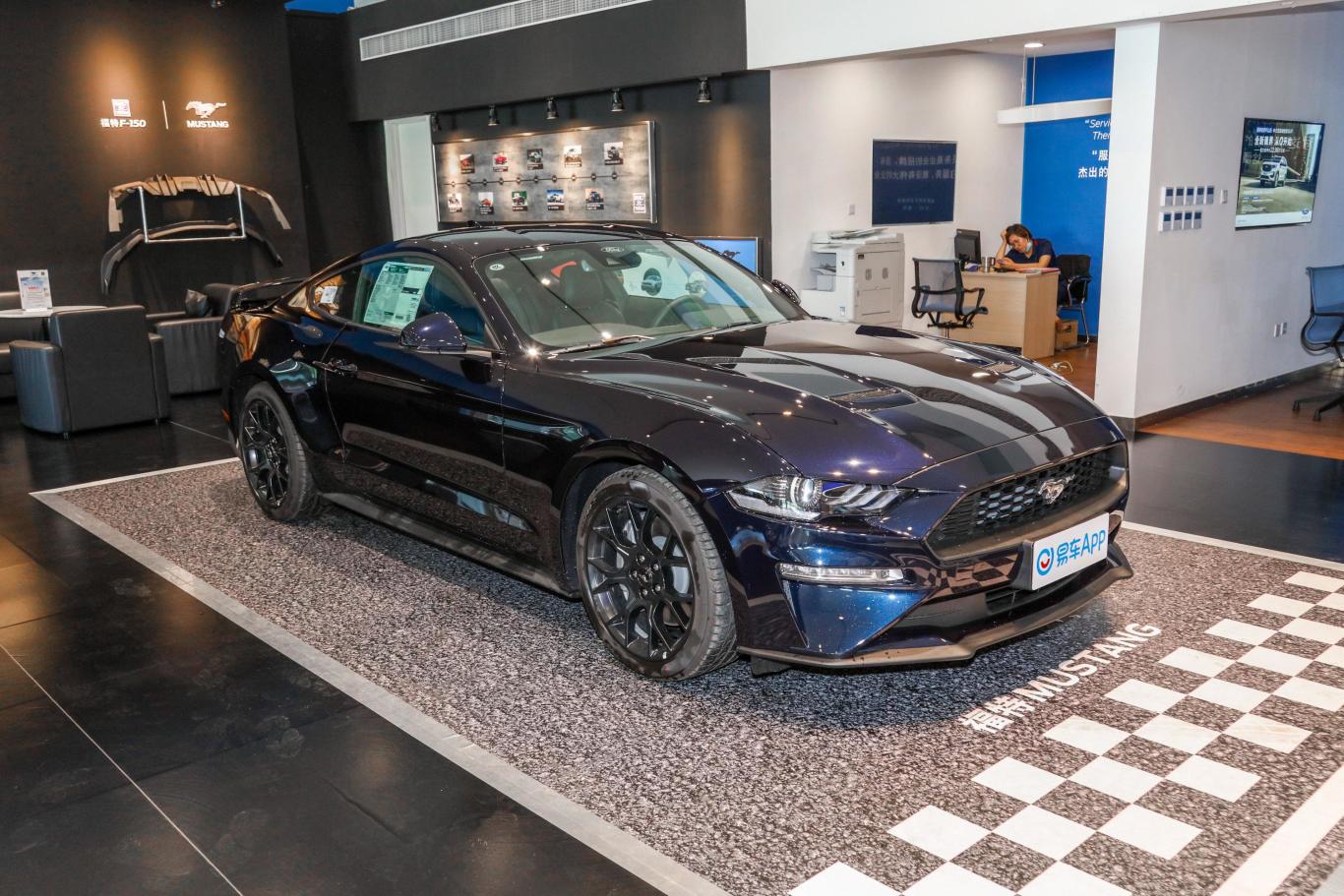 【Mustang2.3T 驰影性能进阶版侧前45度车头向右水平图片-汽车图片大全】-易车