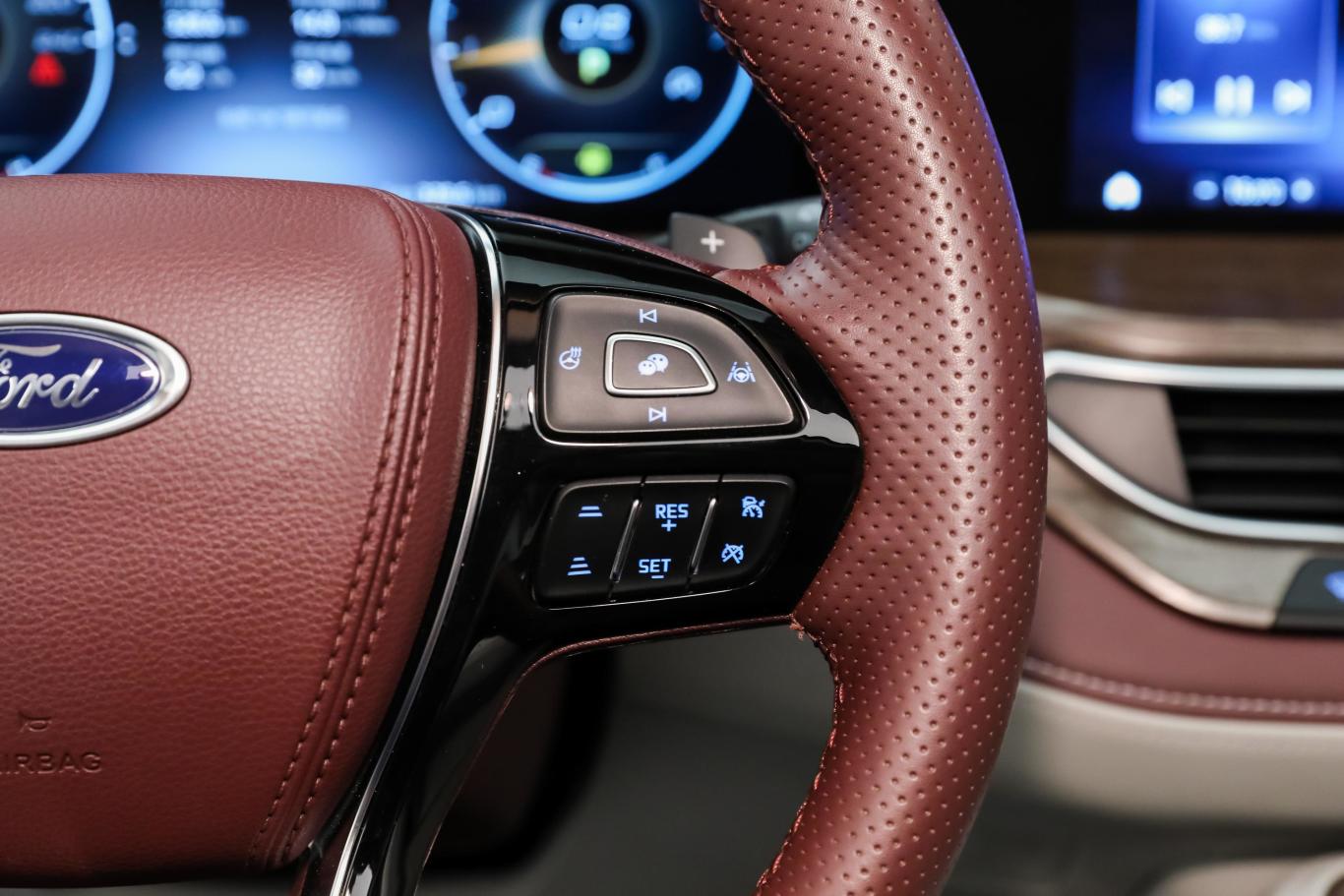 【领裕EcoBoost 225 尊领型PLUS 7座(2/2/3布局)右侧方向盘功能按键图片-汽车图片大全】-易车