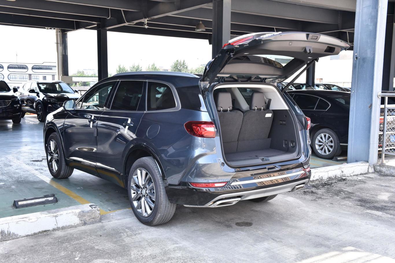 【昂科旗652T 四驱尊贵型 7座空间图片-汽车图片大全】-易车