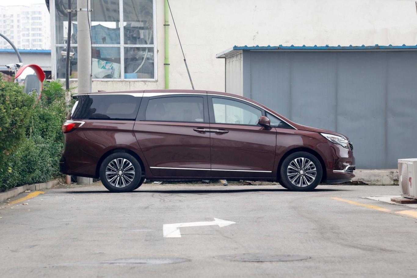 【别克GL8ES陆尊 653T 旗舰型 7座正侧车头向右水平图片-汽车图片大全】-易车