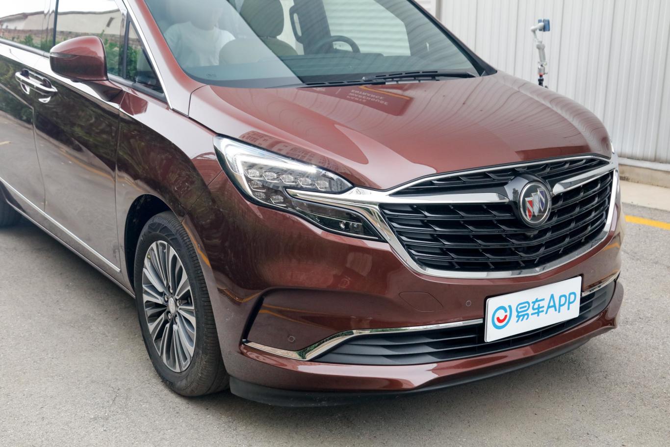 【别克GL8ES陆尊 653T 旗舰型 7座前格栅侧俯拍图片-汽车图片大全】-易车