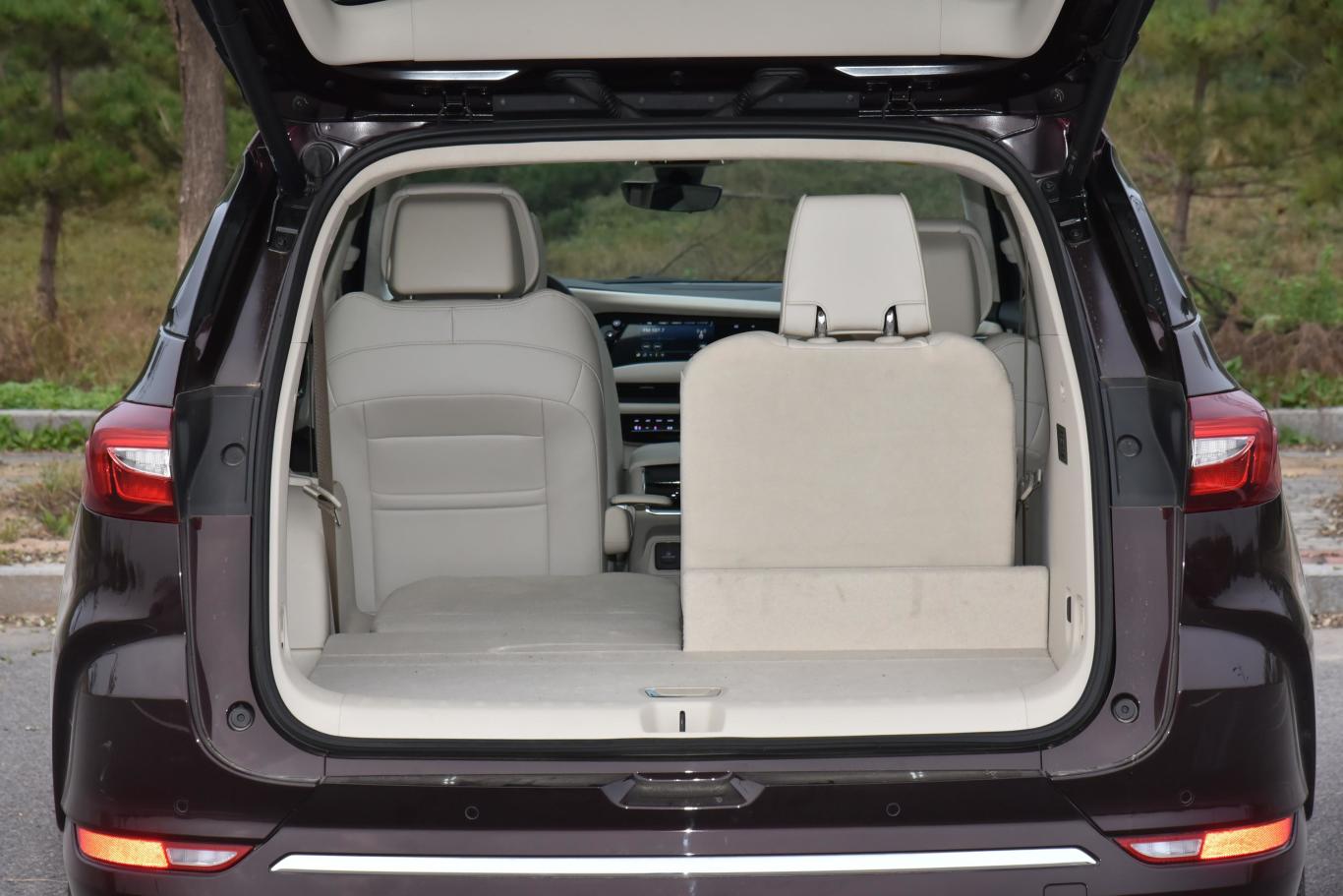 【昂科旗652T 四驱Avenir艾维亚 6座空间图片-汽车图片大全】-易车