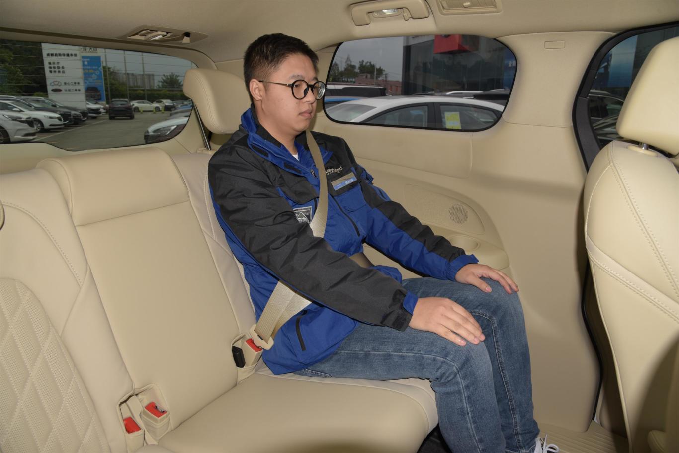 【别克GL8ES陆尊 653T 智慧豪华型 7座第三排空间体验图片-汽车图片大全】-易车