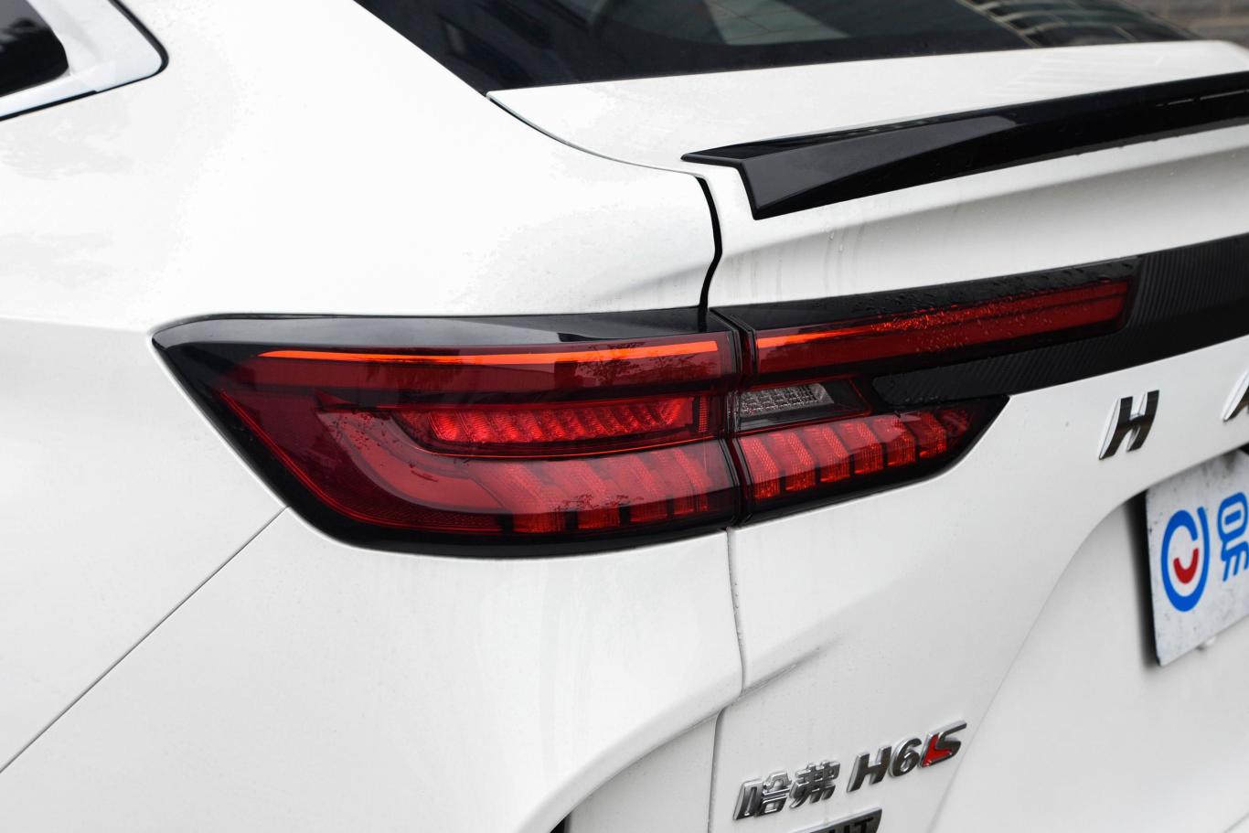 【哈弗H6S1.5T 两驱悦跑版DHT尾灯侧45度俯拍图片-汽车图片大全】-易车