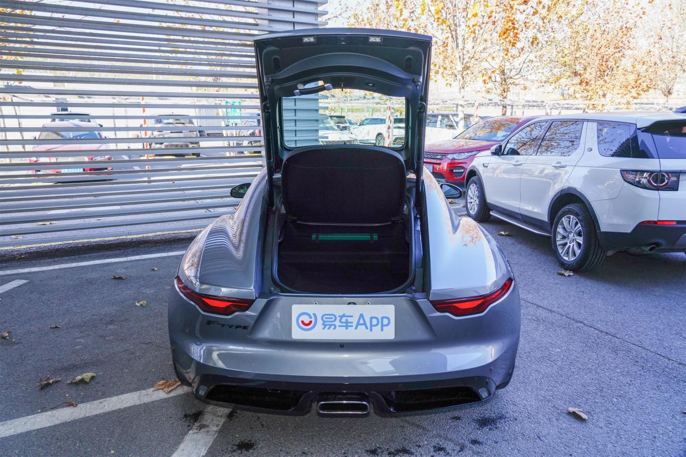 【捷豹F-TYPEP300 硬顶版 R-DYNAMIC BLACK空间图片-汽车图片大全】-易车