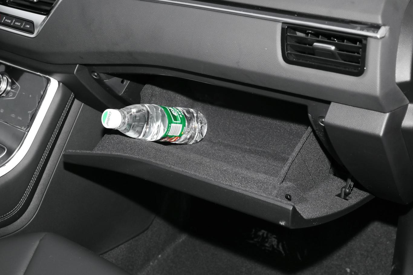 【红旗H5经典经典款 改款 1.8T 自动智联旗韵版副驾驶位图片-汽车图片大全】-易车